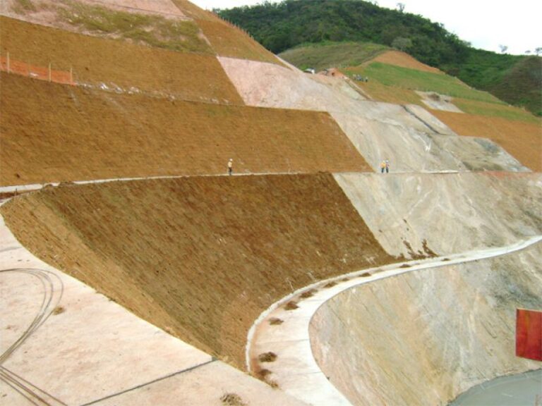 Projeto de Análise de Instabilidade Taludes - ECALC Engenharia